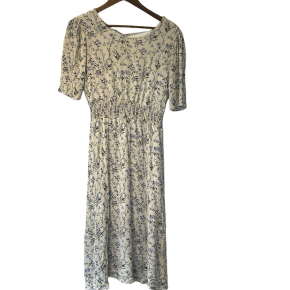 Gilli | Dresses | Gilli Off White Blue Floral Smocked Waist Dress ...